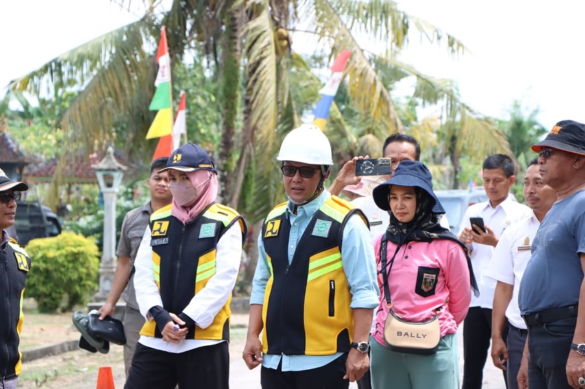 Bupati Lamteng Tinjau Perbaikan Ruas Jalan Menuju Objek Wisata Tirta Gangga – Telisik Media